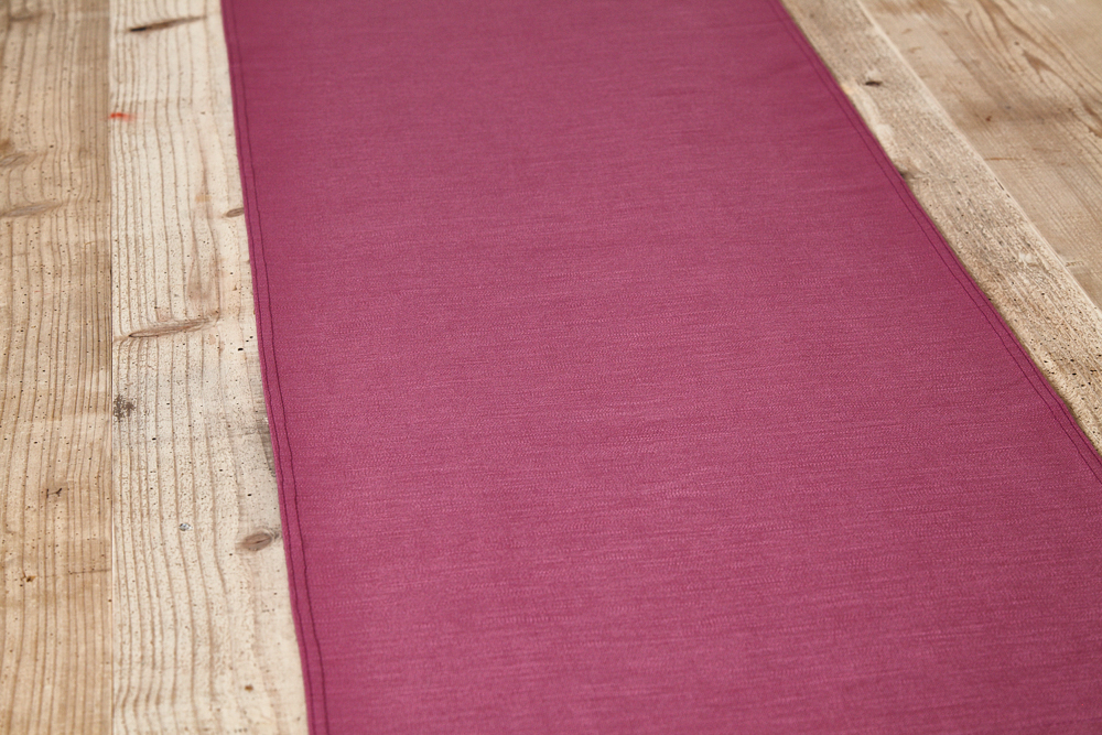 ブリッジランナー 撥水加工 無地 プラム 40×130cm No.002465｜Dish works RENTAL